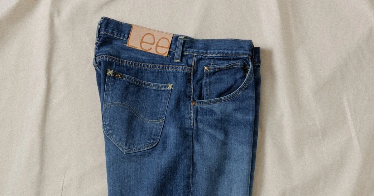 【大人の秋デニム】リーの名品「101」をキレイめにアレンジ。ジャケットに合わせたい「ワイルド ライフ テーラー」別注 | UOMO